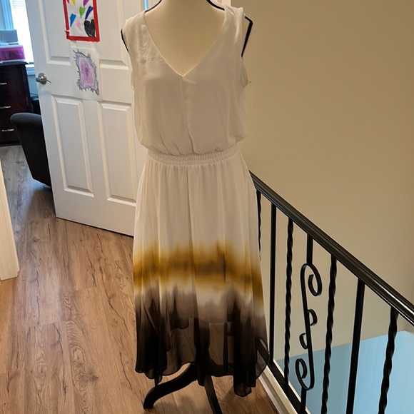 Vera Wang | Dresses | Vera Wang Dress Beautiful White Chiffon Dress ...